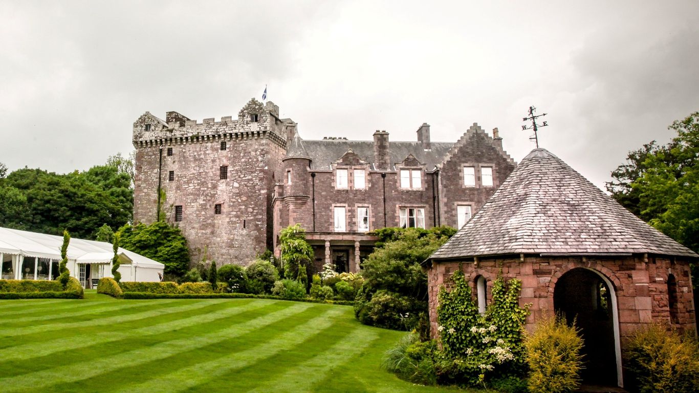Comlongon Castle a partir de (R̶$̶ ̶1̶.̶3̶7̶5̶). Hotéis em Dumfries - KAYAK